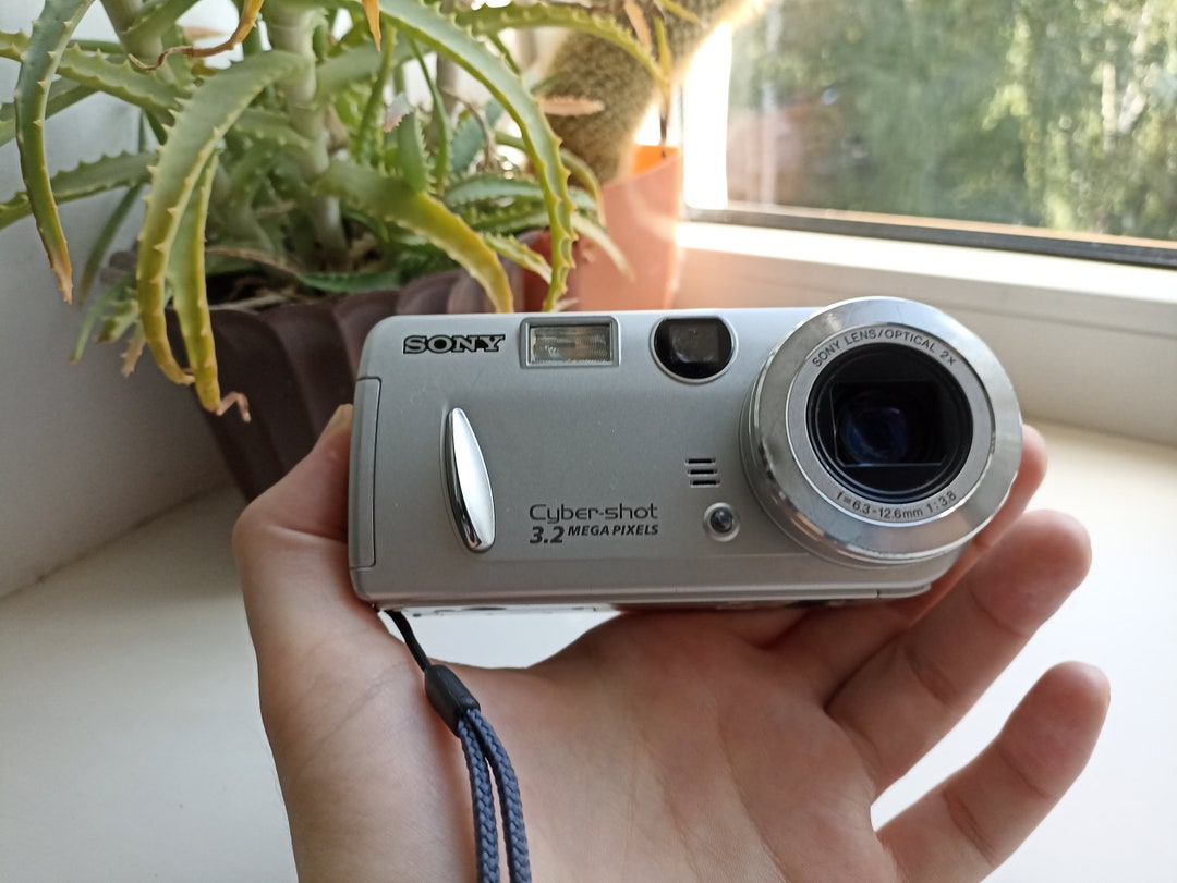 Sony Cyber-shot DSC-P52 Silver 3.2MP Digital Compact Camera Working ...