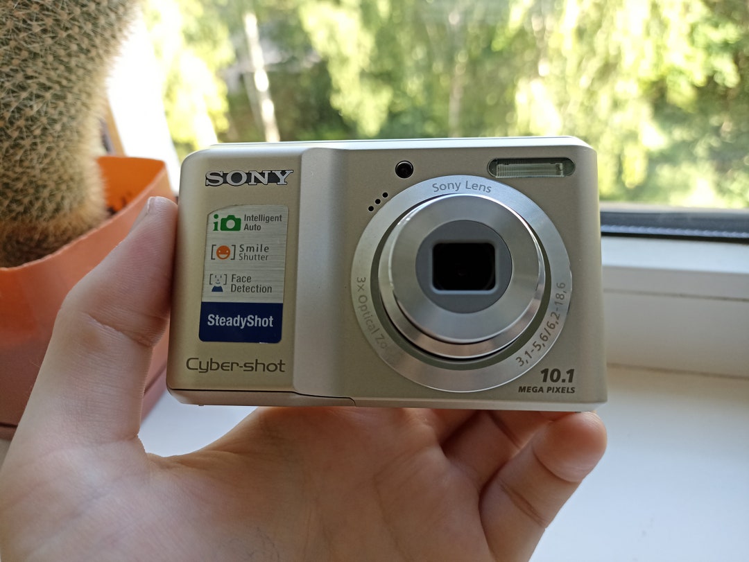 Sony Cyber-shot DSC-S2000 Silver 10.1MP Digital Compact Camera Working ...