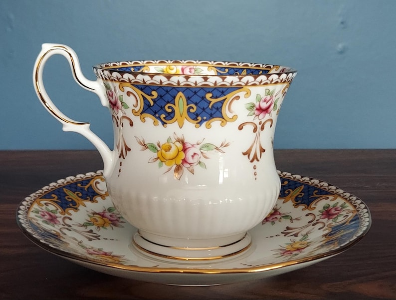 Vintage Queens Fine Bone China Staffordshire Kenilworth Pattern Teacup ...