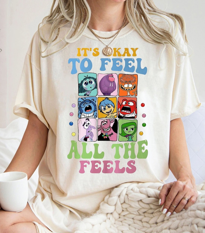 Camisa divertida de Disney Pixar Inside Out, está bien sentir todos los ...
