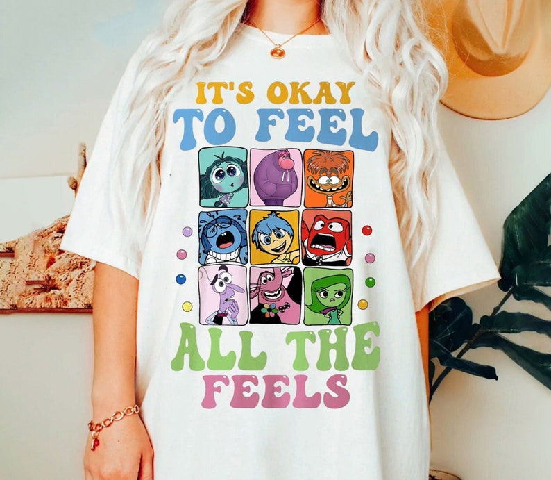 Camisa divertida de Disney Pixar Inside Out, está bien sentir todos los ...
