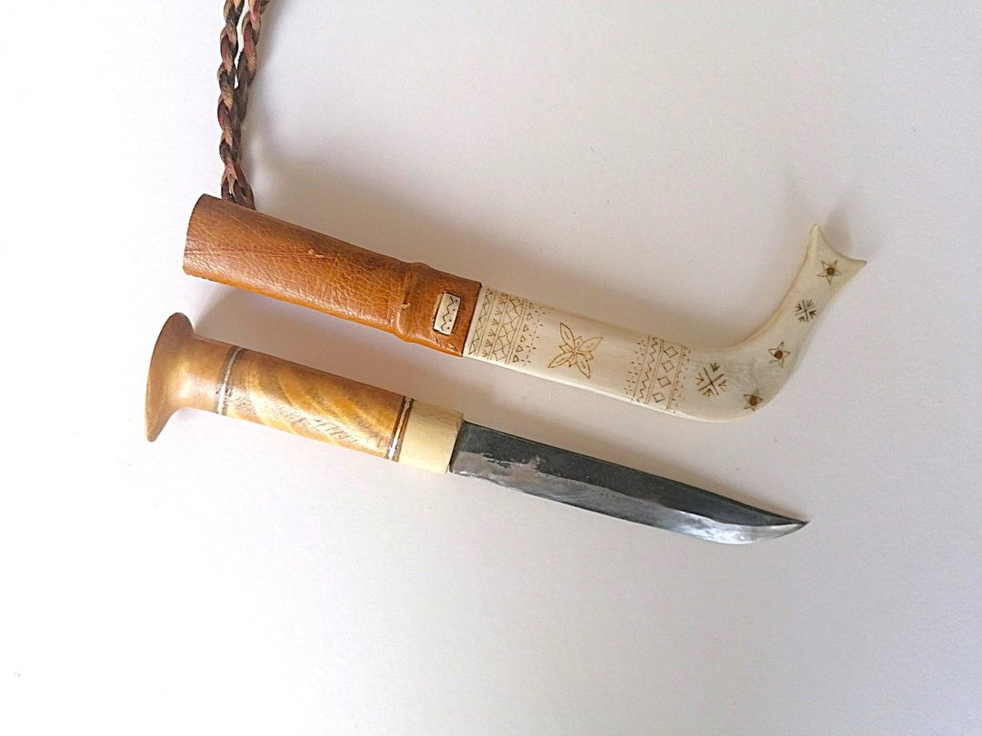 Uma grande faca nórdica Same / Sami assinada e feita à mão com bainha ...