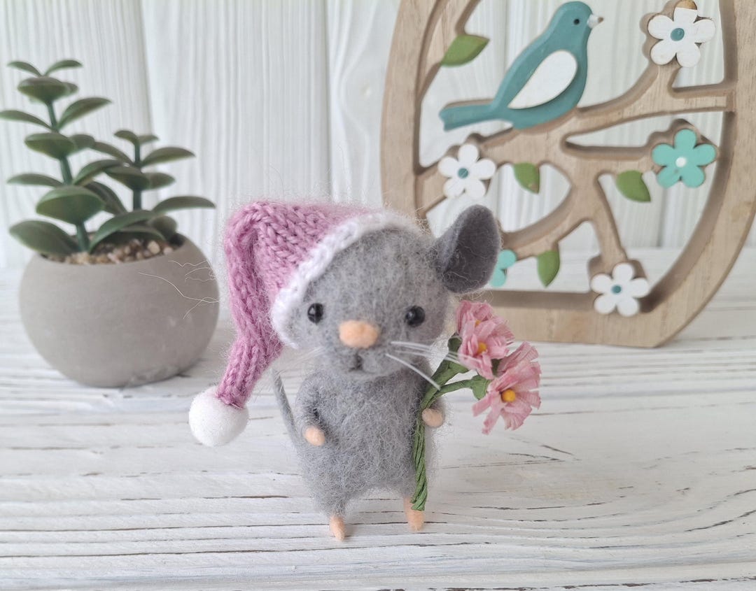 Needle Felt Mouse, Miniature Mouse Figurine, Valentines Day Gift - Etsy