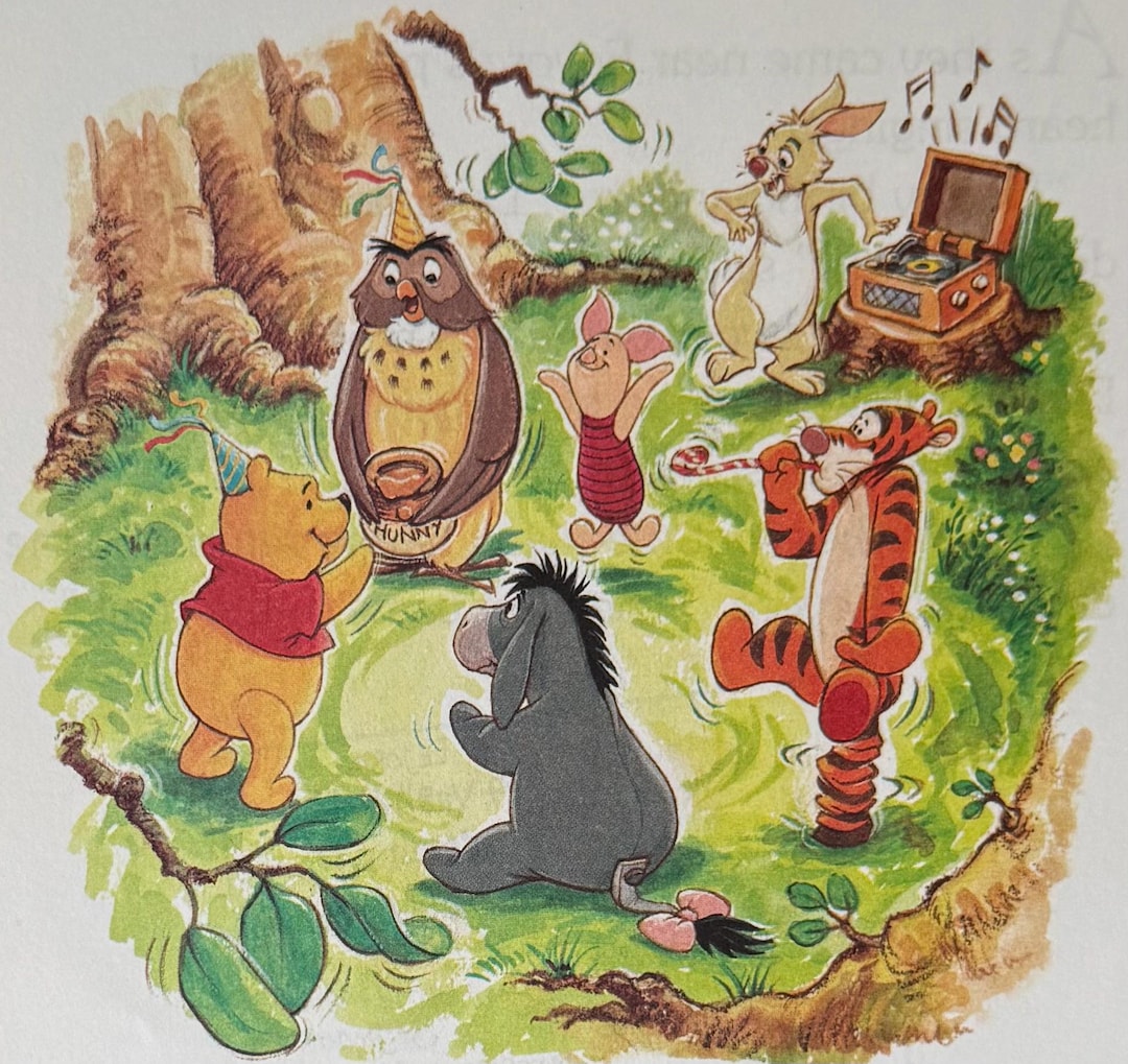 Winnie the Pooh Dancing to Music, Eeyore, Piglet, Tigger, Owl, Bear ...