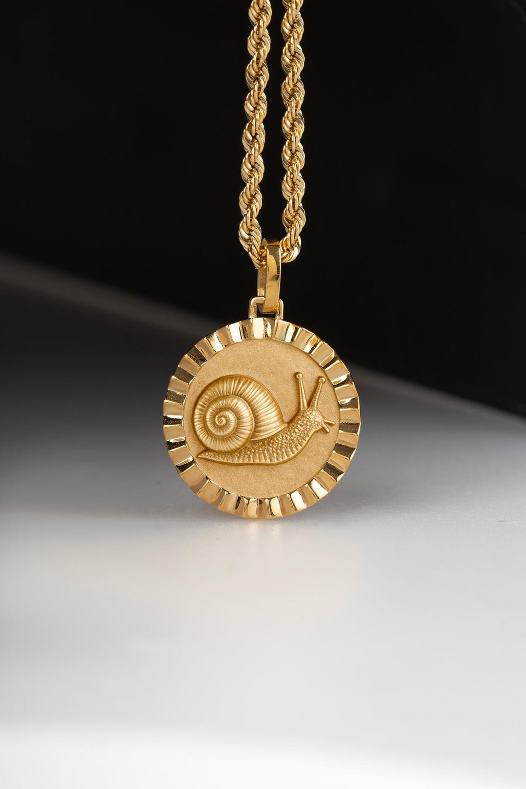 14K Gold Snail Medallion, Animal Nature Necklace, Personalized Gift - Etsy