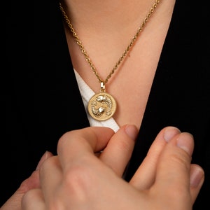 14K Solid Gold Pisces Necklace, Gold Zodiac Sign Pendant, Pisces Zodiac ...