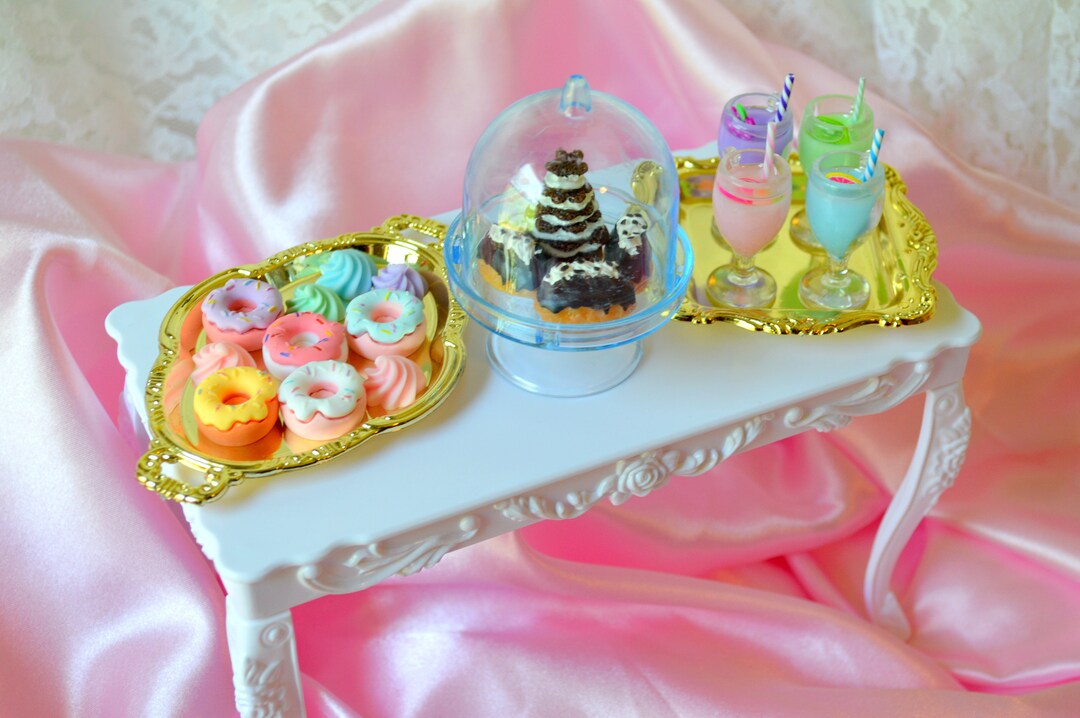 22 Piece Entertaining Elf Table, Serving Pieces, Drinks and Sweet ...