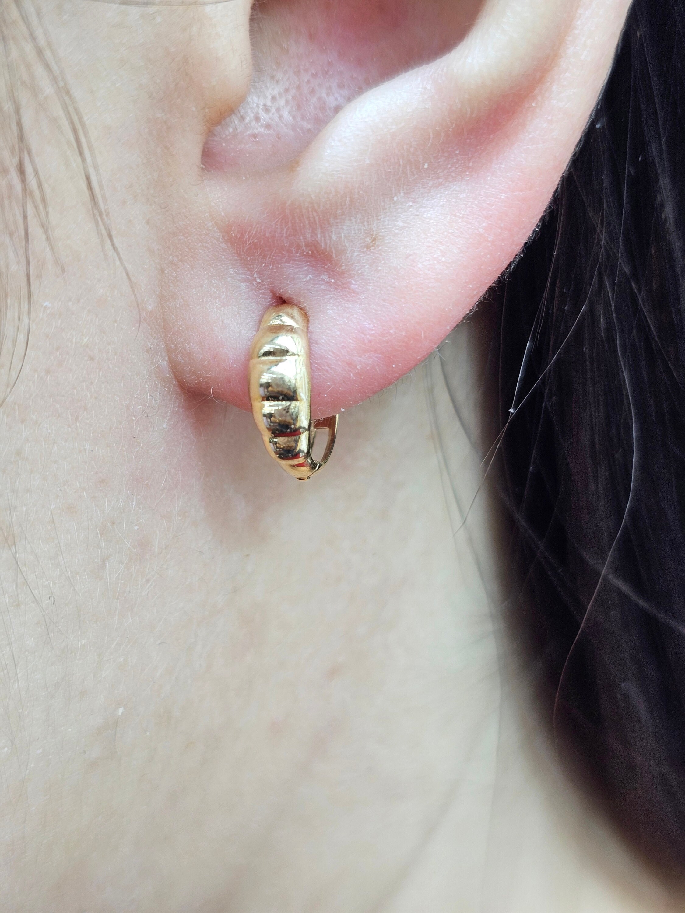 Solid 14kt Gold Croissant Design Plain Huggie Earrings With Latch Back ...
