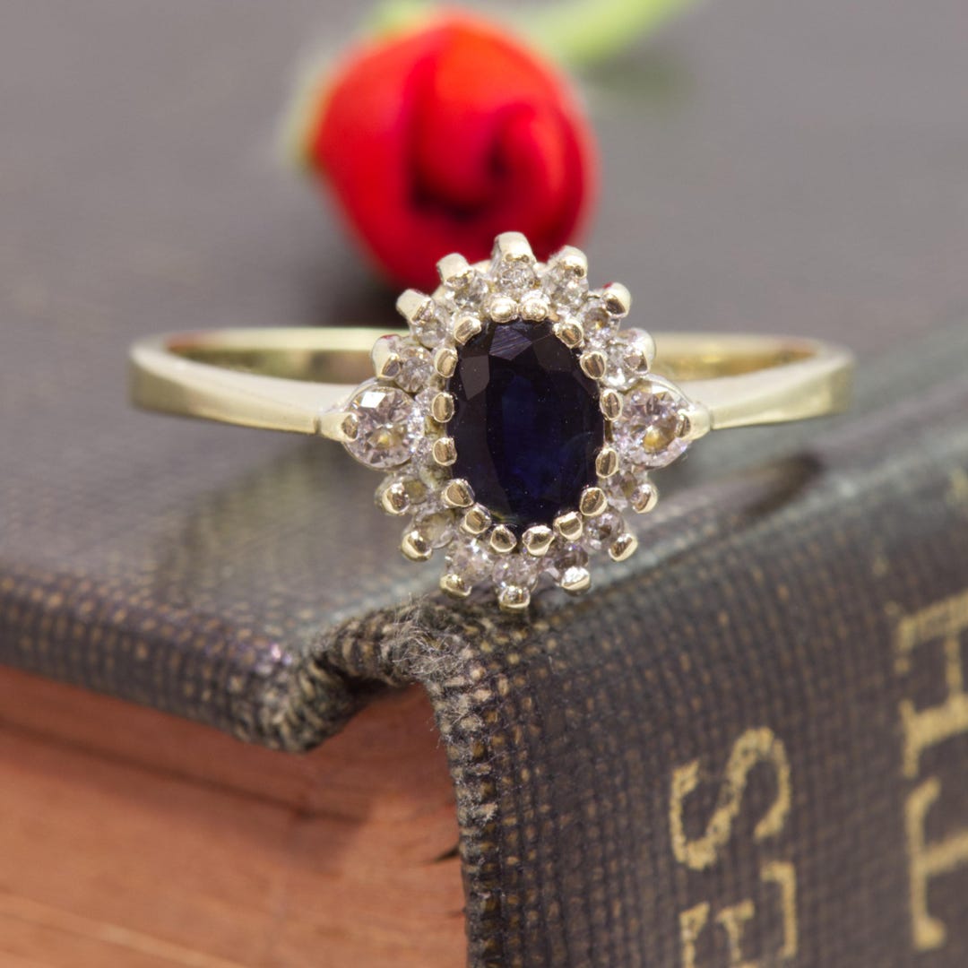 Vintage 1988 9ct Gold Sapphire & Diamond (approx 0.20tcw) Halo Cluster ...
