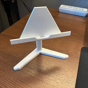 Just3dprintings Minimalist iPad Stand | Tablet Stand | Monitor Stand ...