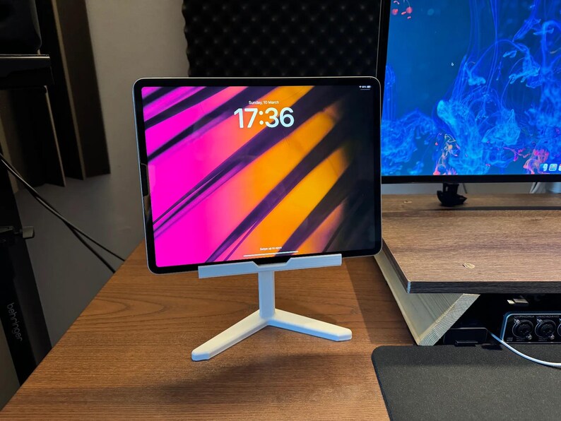 Just3dprintings Minimalist iPad Stand | Tablet Stand | Monitor Stand ...