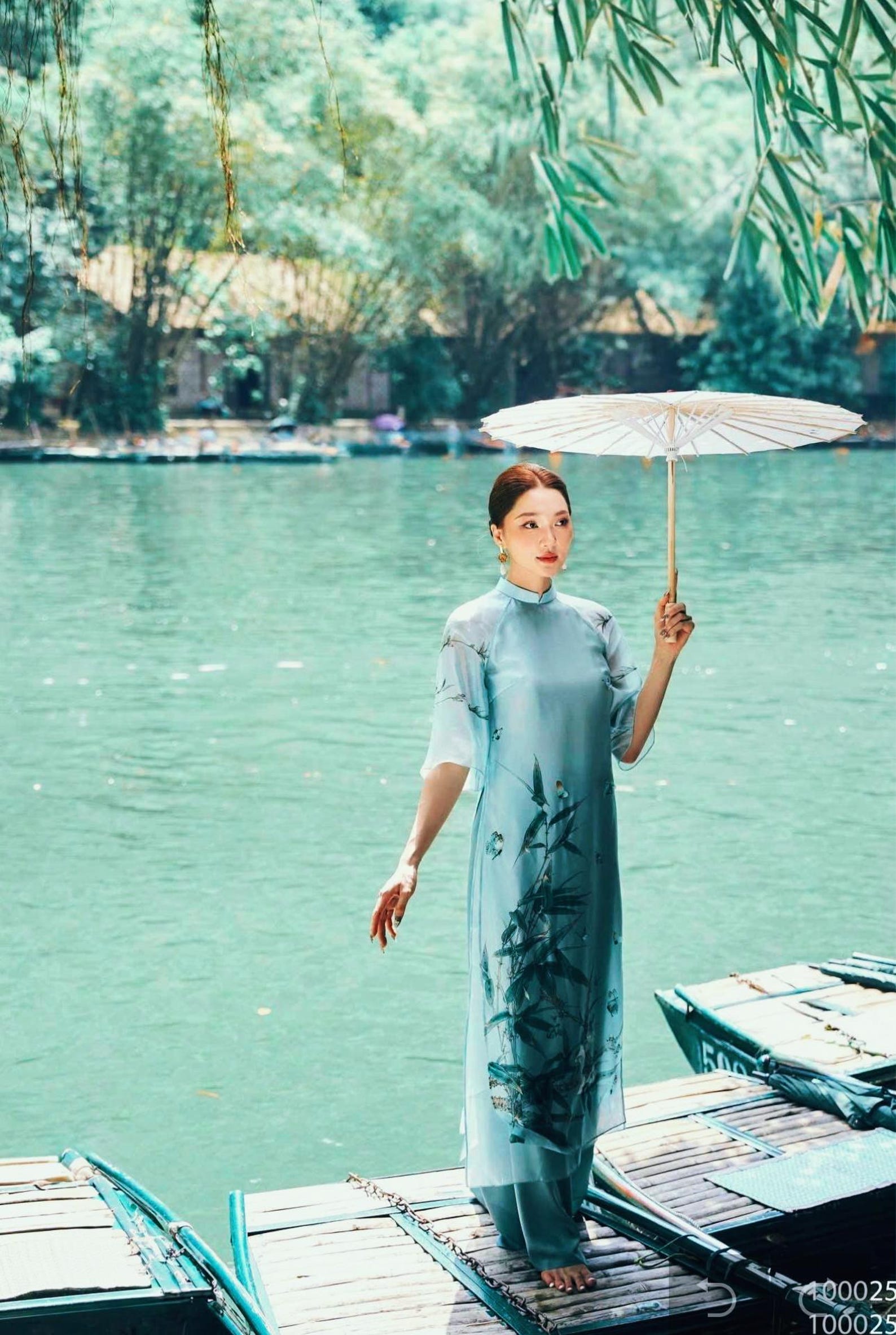 Vietnamese Traditional & Modern Ao Dai Format Latruc Beaded Green Loose ...