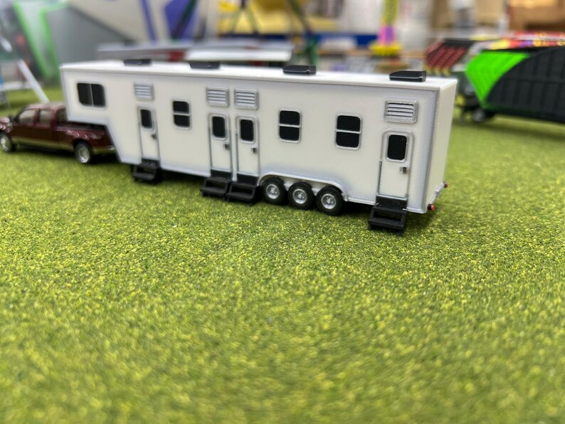 HO Scale 5th Wheel Bunkhouse Trailer Kit in Color. 1/87 Jobsite Living ...