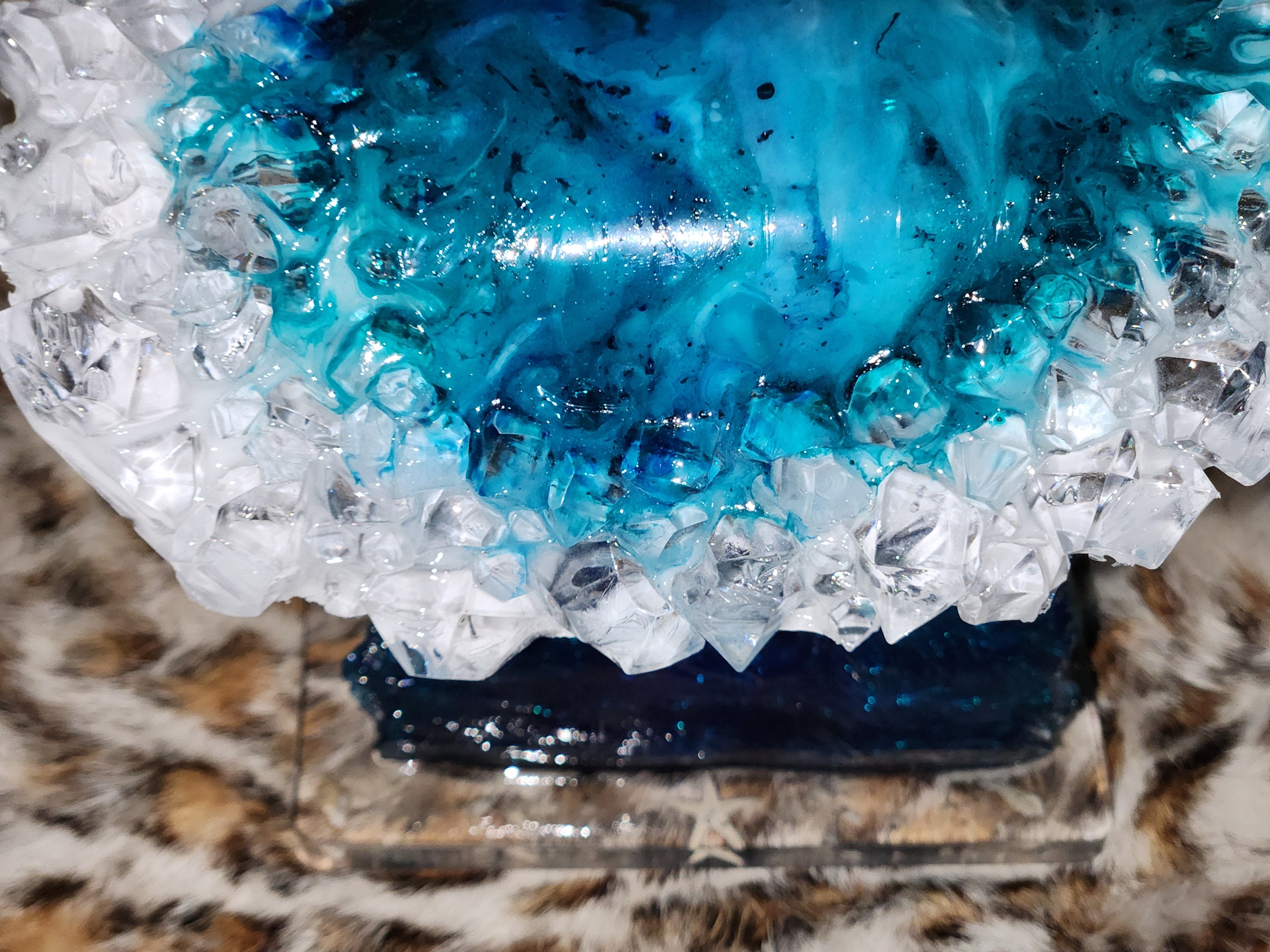 Aqua Vertical Wave With Seashell Stand - Etsy