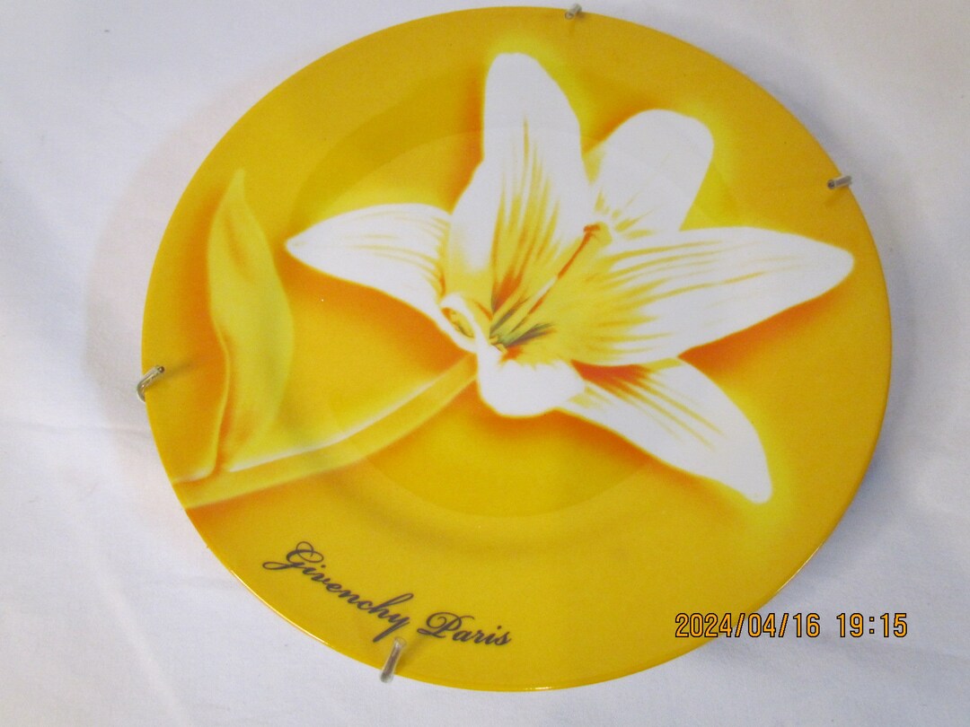 Givenchy Parfum Porcelain Floral Plates 4 Fleurs Givenchy Paris ...