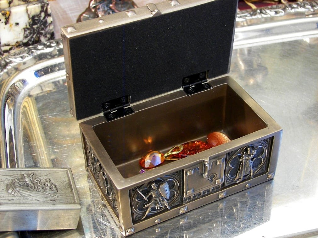 Knight's Box With Reliefs of the Templar Crusaders and Saracens - Etsy