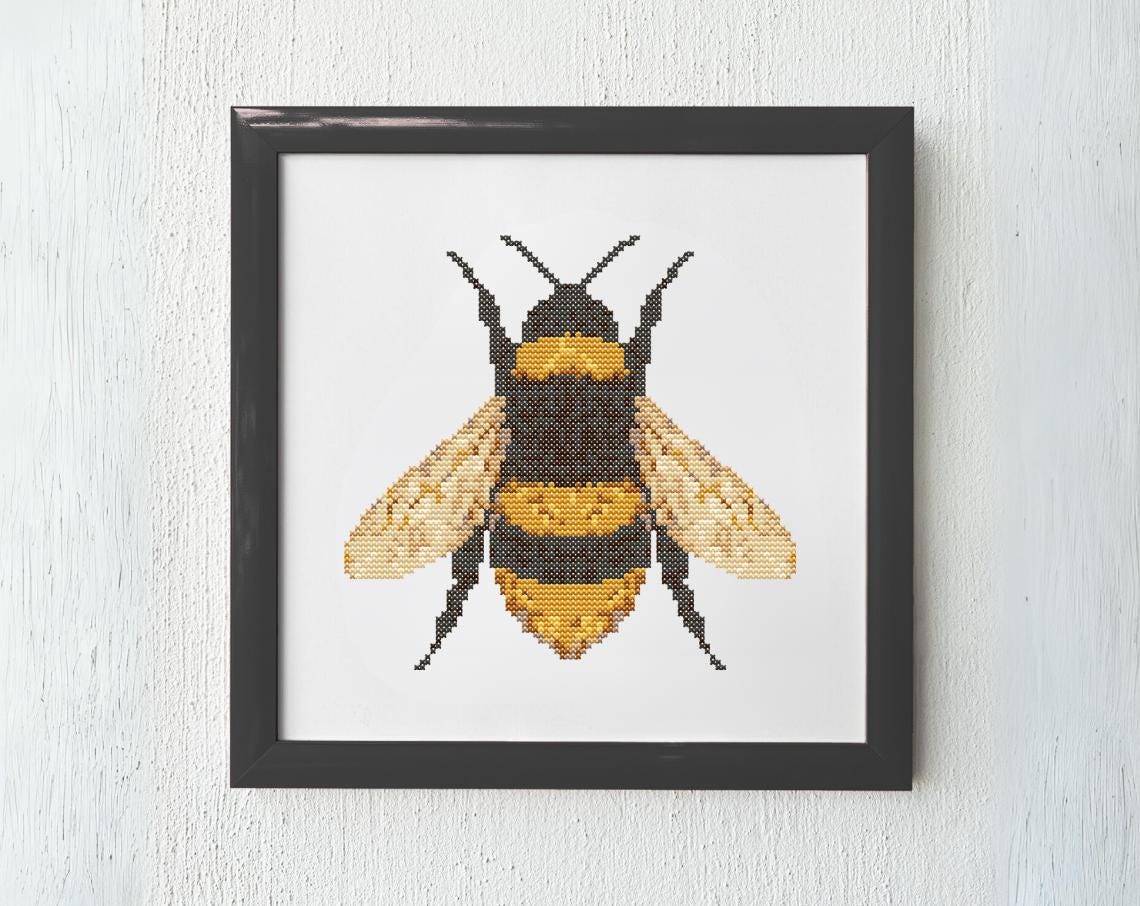 Flying Bumble Bee Cross Stitch Pattern Flying Bumble Bee With Flowers ...