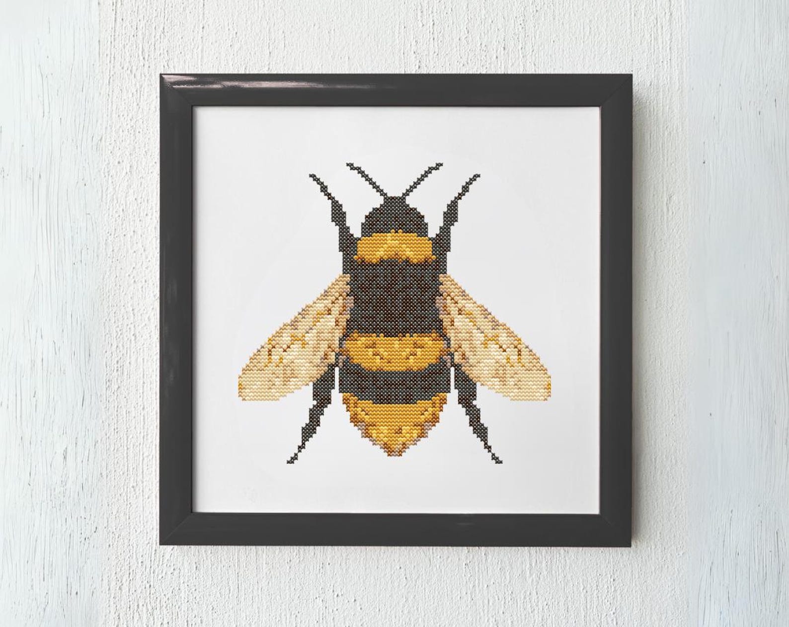 Flying Bumble Bee Cross Stitch Pattern Flying Bumble Bee With Flowers ...