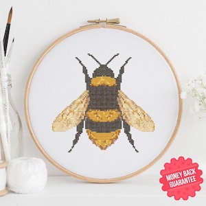 Flying Bumble Bee Cross Stitch Pattern Flying Bumble Bee With Flowers ...
