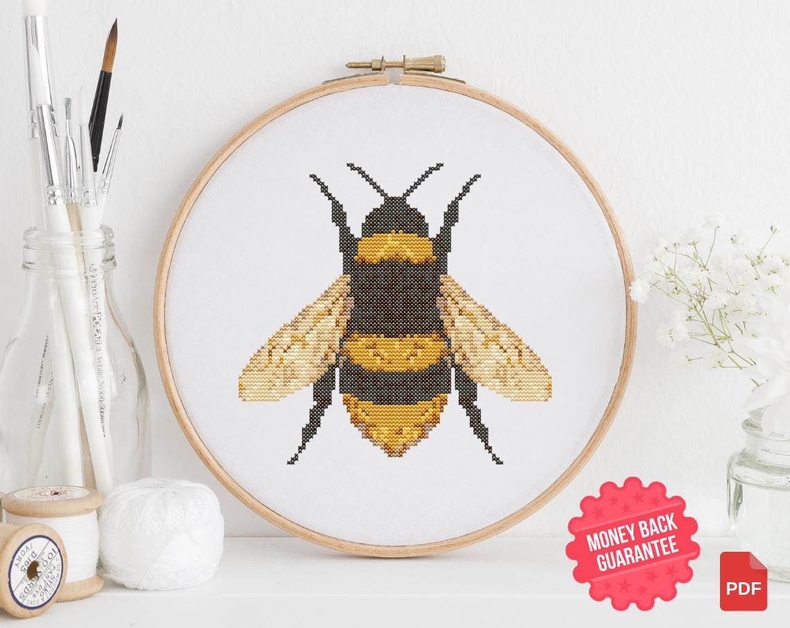 Flying Bumble Bee Cross Stitch Pattern Flying Bumble Bee With Flowers ...