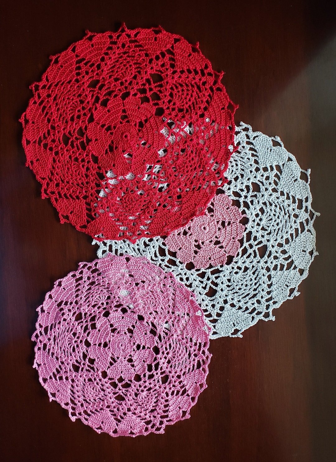 Round Crocheted Heart Motif Doily in Red, Pink or White With Pink - Etsy
