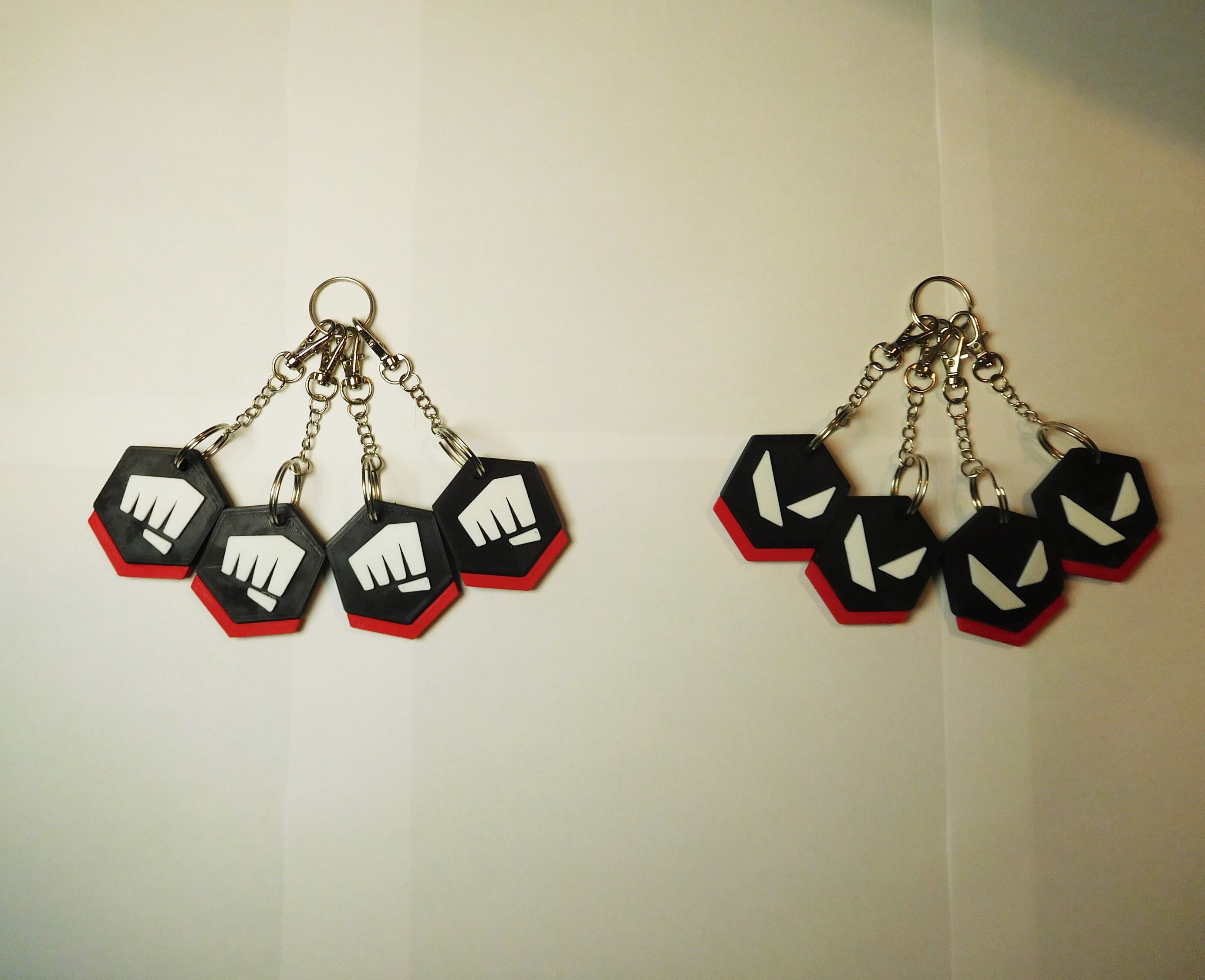 Riot Gun Buddy Keychain - Fist Bump Gun Buddy | VALORANT Gift Keychain ...