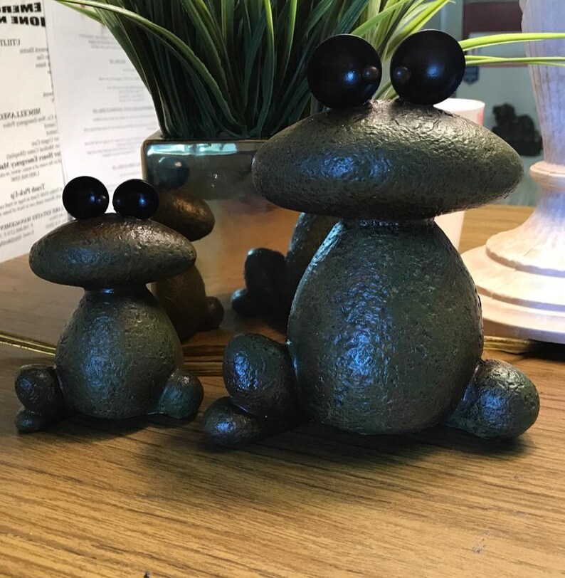 Set of 2 Stone Frog Minimalistic Garden Sculpture Waterproof Frogs ...