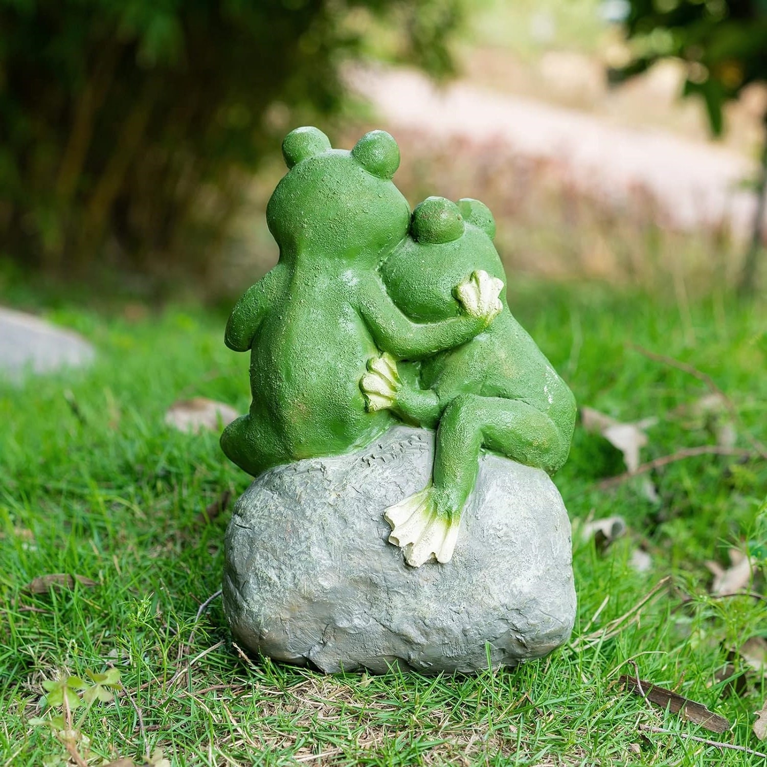 Adorable Frogs Figurine Resin Frog Statue Garden Decor Frogs on Stone ...