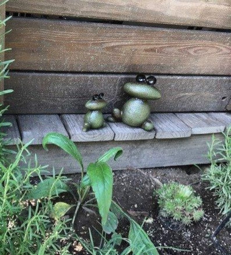 Set of 2 Stone Frog Minimalistic Garden Sculpture Waterproof Frogs ...