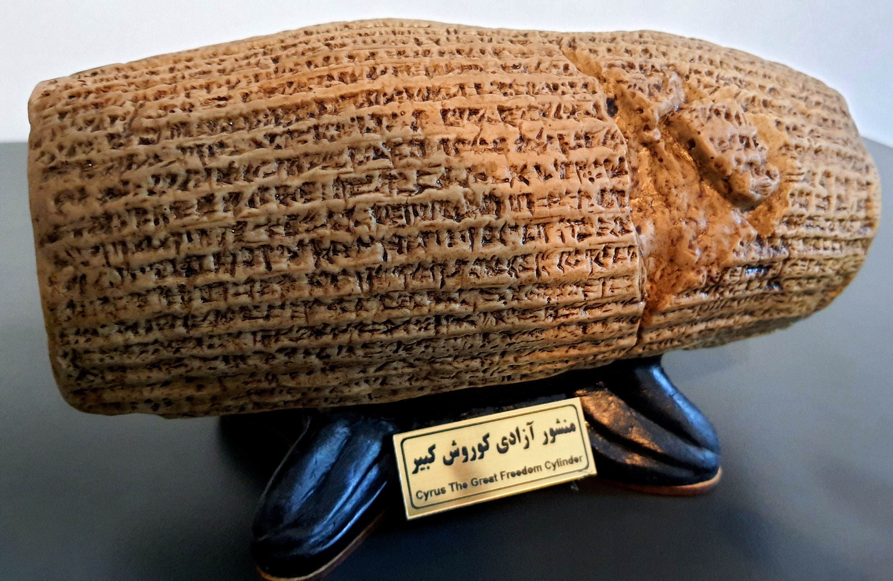 CYRUS Cylinder Replica Persian Status | the First Charter of Human ...