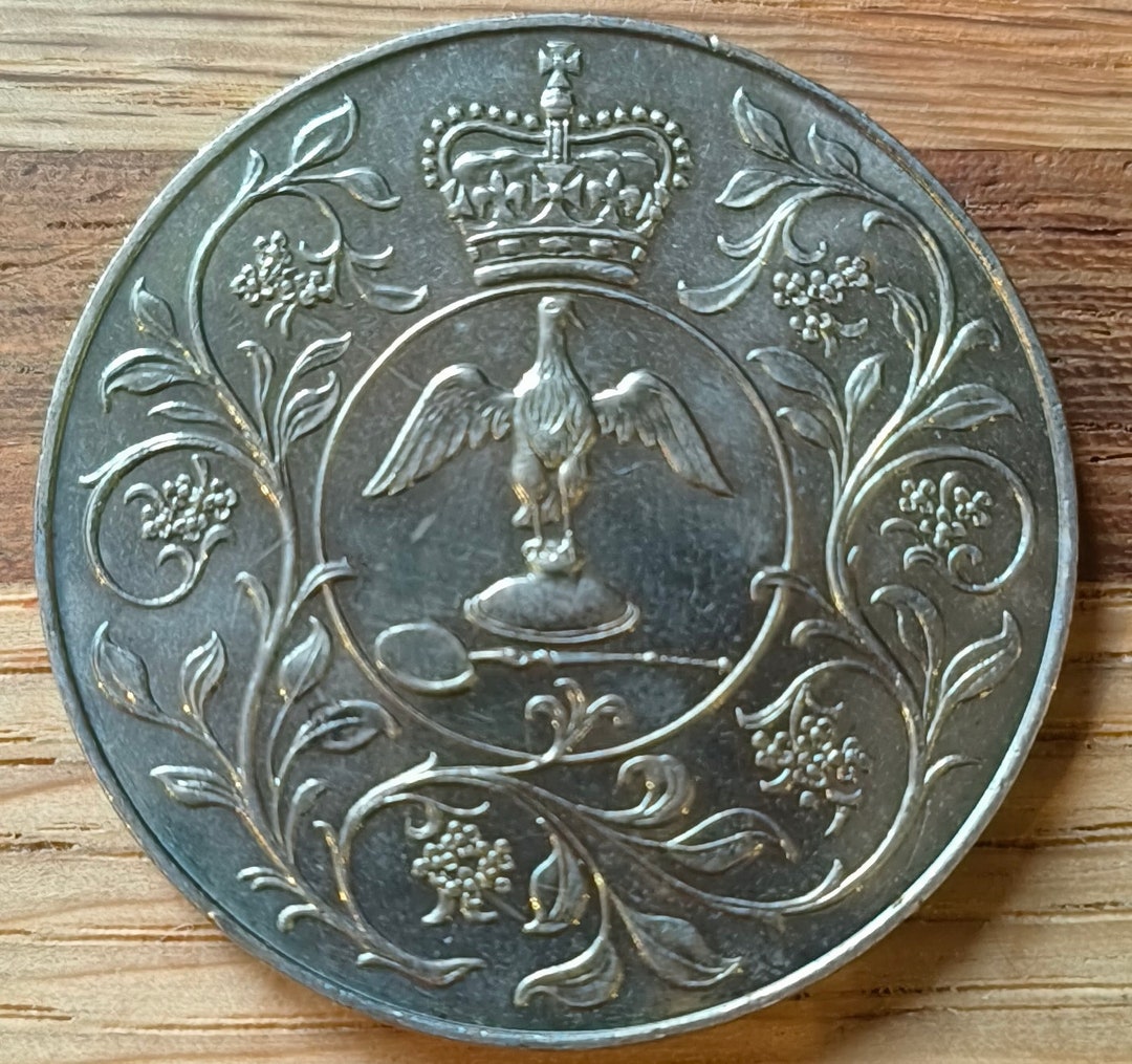 Rare Queen Elizabeth Ll 1977 Commemorative Silver Covered Jubilee Coin ...