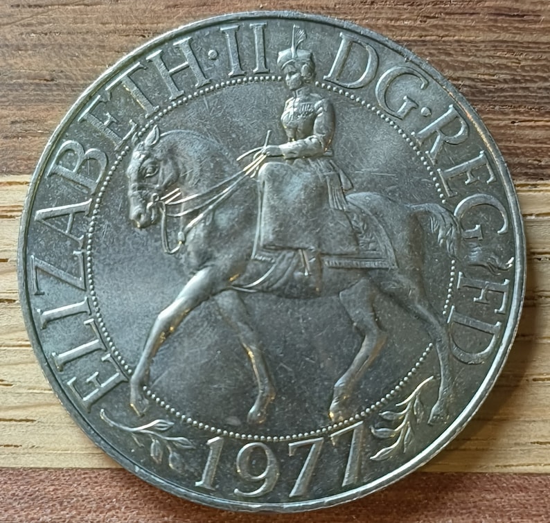 Rare Queen Elizabeth Ll 1977 Commemorative Silver Covered Jubilee Coin ...