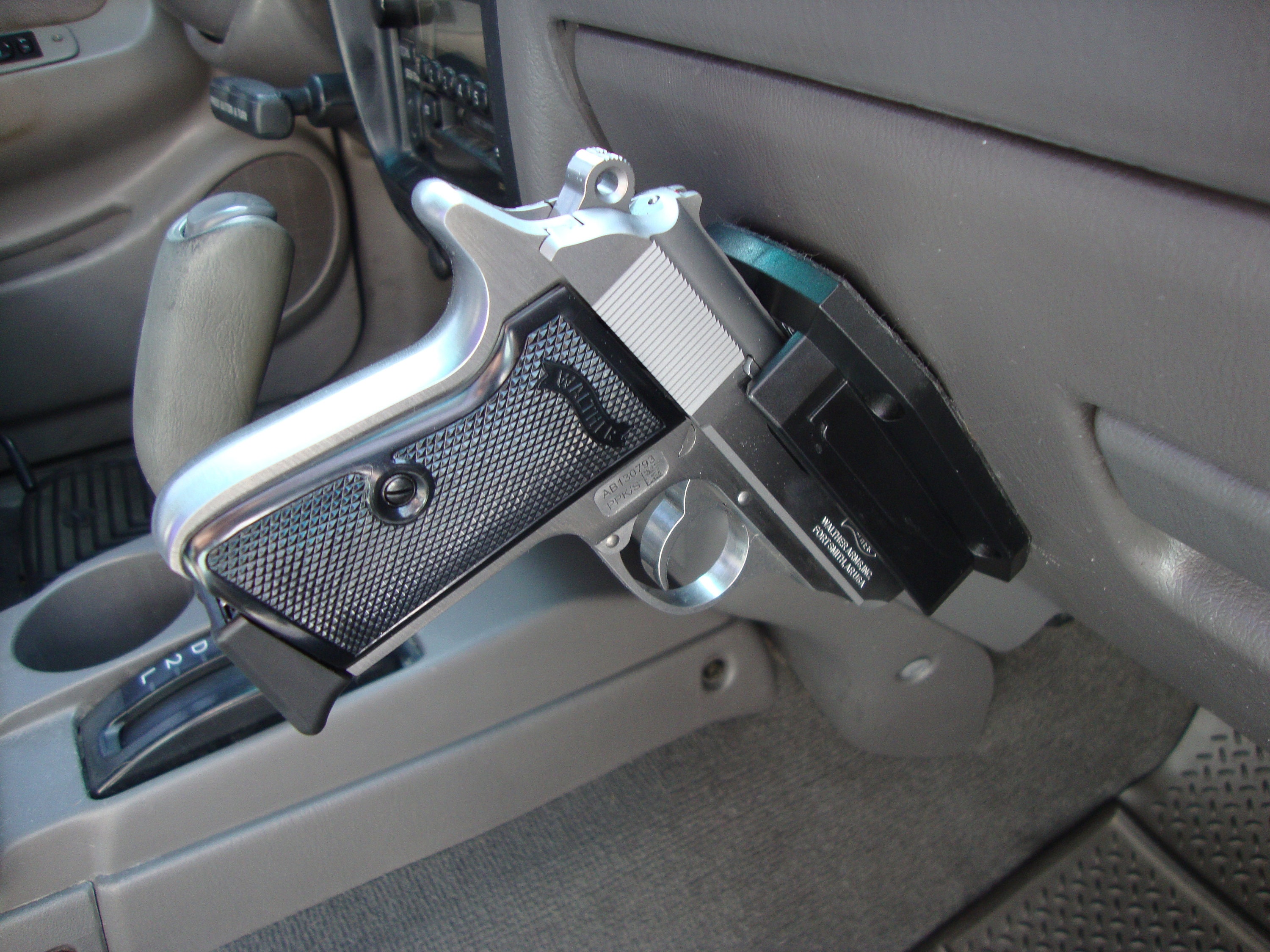 Gun Magnet Mount, Quick Draw Lock & Load Magnetic Gun Holster 35lbs ...