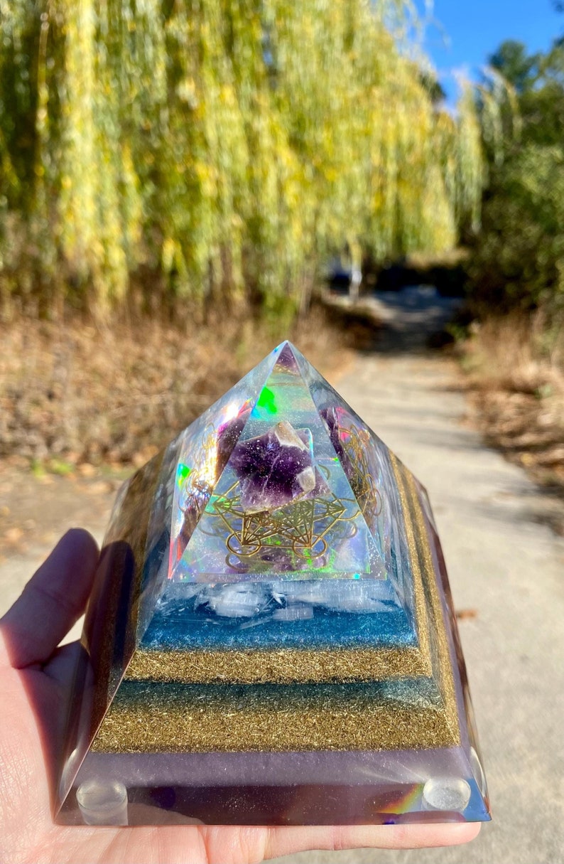 Indigo Orgonite Pyramid: Amethyst Merkaba, Lapis Lazuli & Quartz - Etsy