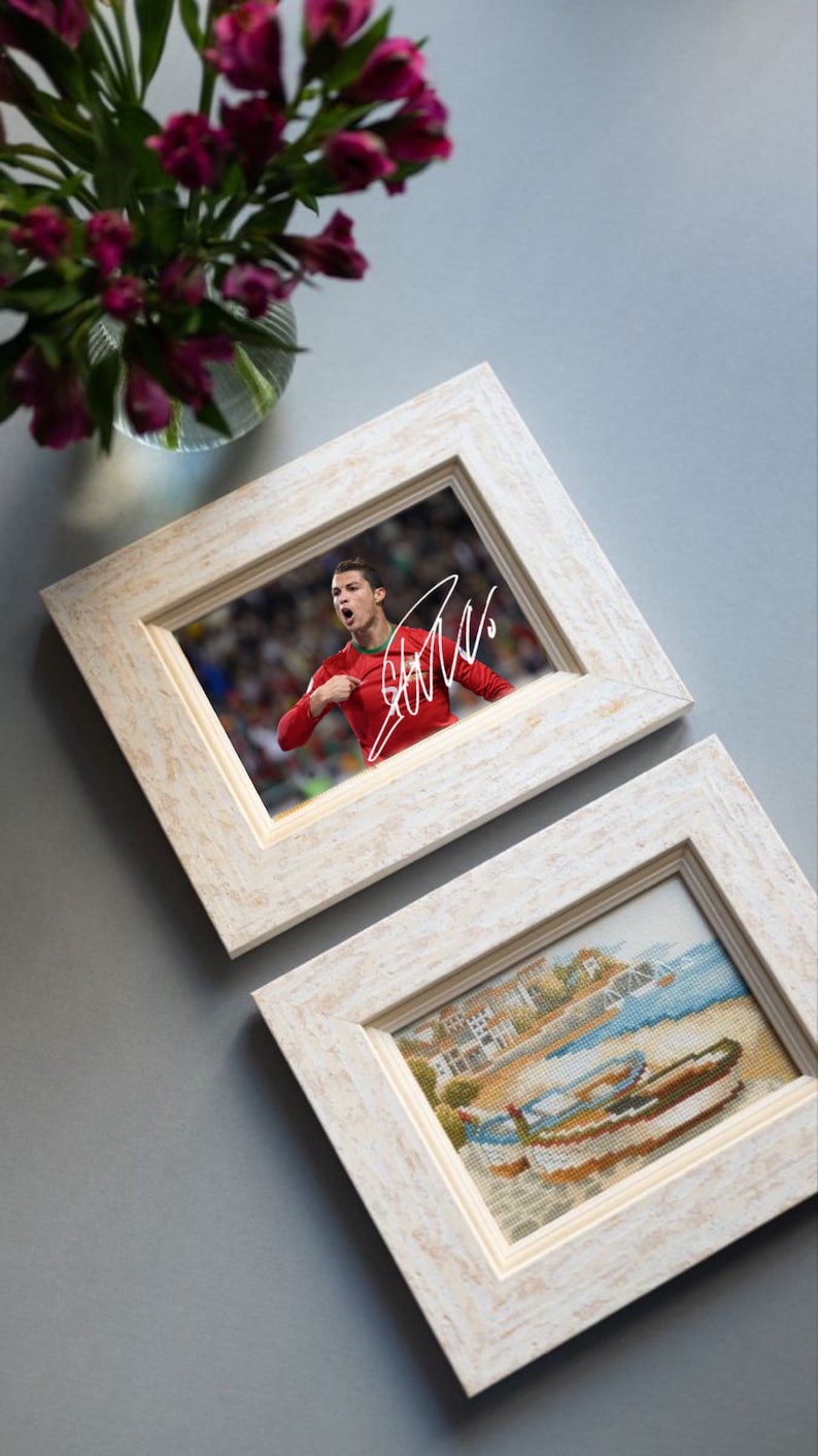 Cristiano Ronaldo Autograph Artistic Display for Home Decor and Gift ...