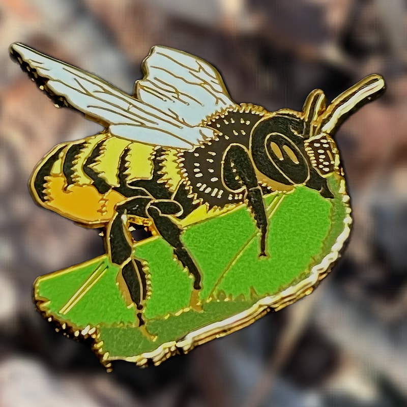 Bee Pin - Etsy
