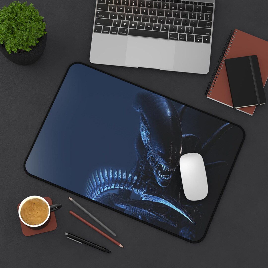 Aliens Fan Art Desk Mat Perfect Christmas & Birthday Gift, Mousepad for ...