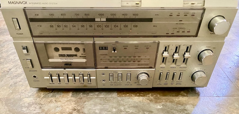 Vintage Magnavox Integrated Audio System Radio, Cassette, and Equalizer ...