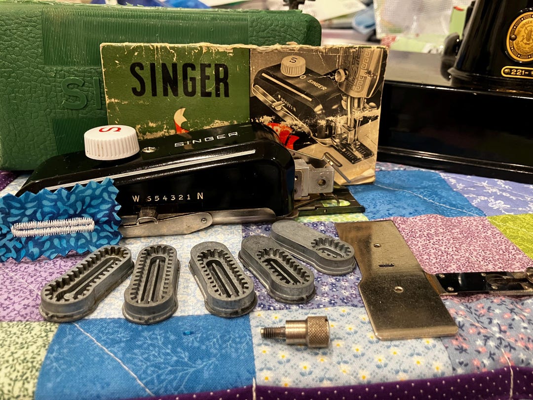 Vintage Singer Buttonholer Attachment: Low Shank, Fits Featherweight ...
