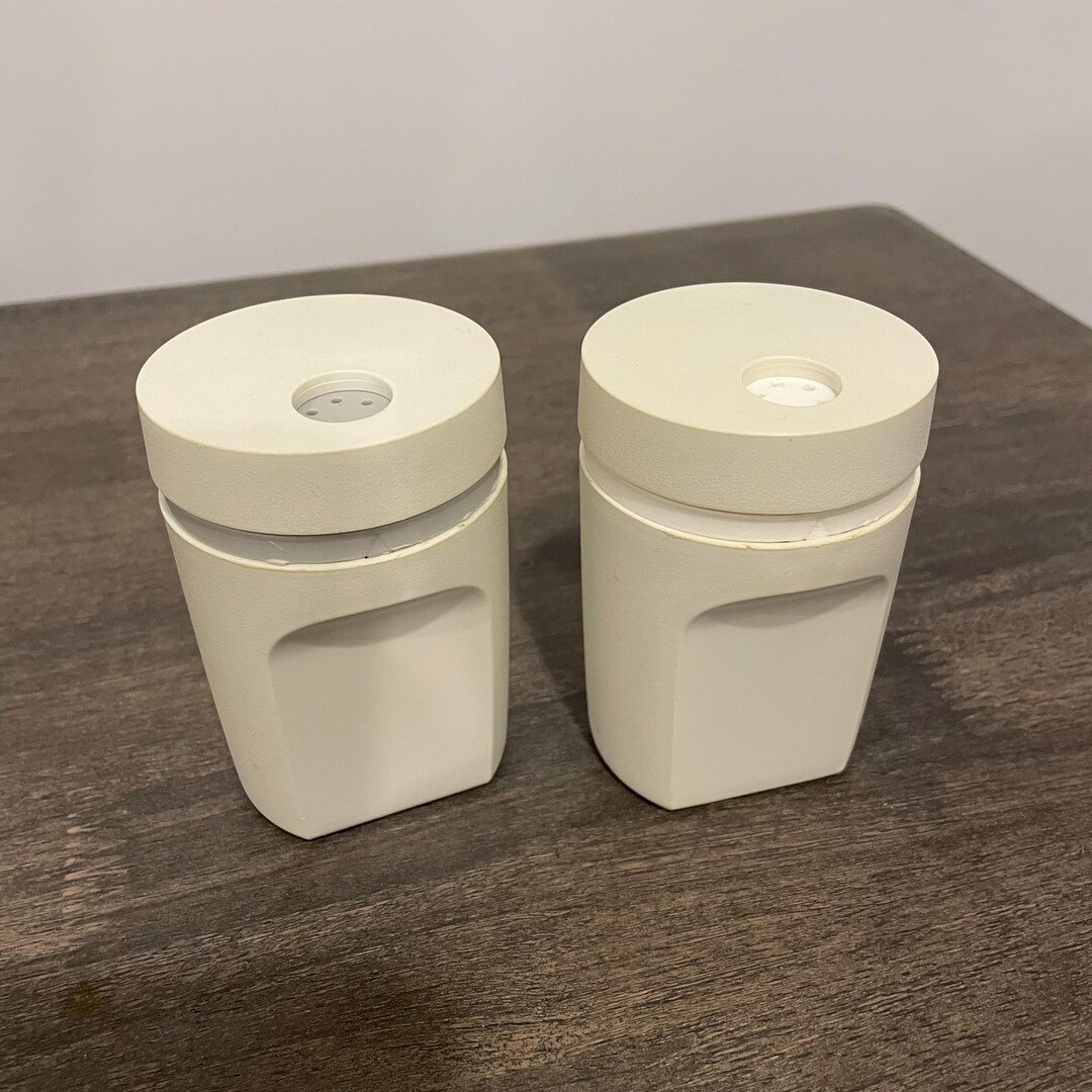 Tupperware Salt & Pepper Shaker 1471 - Etsy