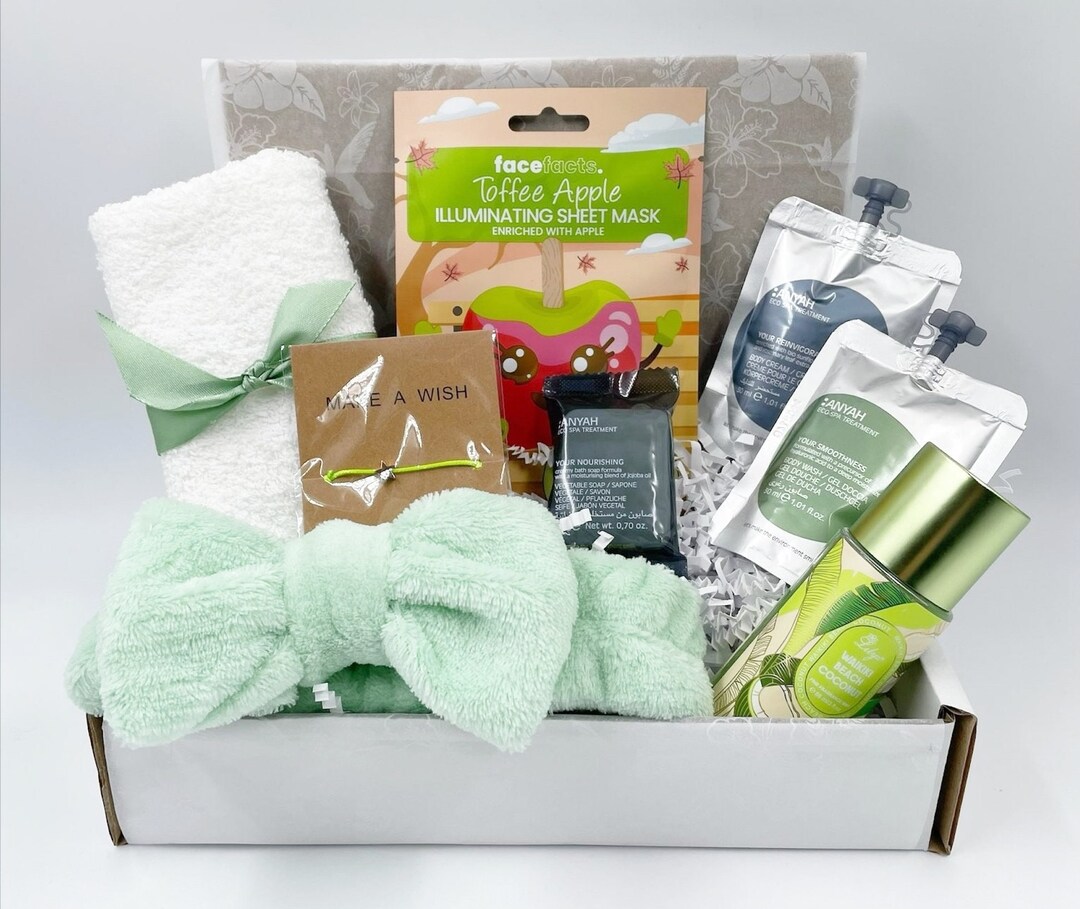 Teenage Girl Young Lady Gift Box | Tween, Girls Gifts, Gift Ideas ...