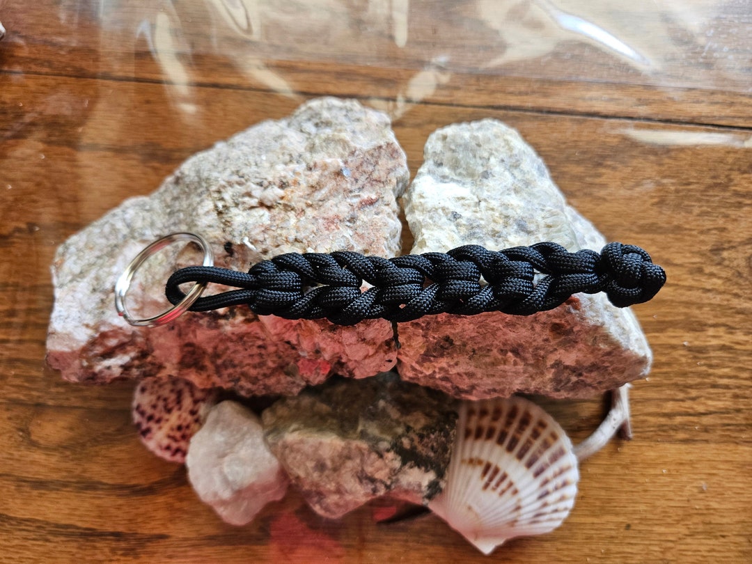 Black Paracord Keychain With Split Ring, Macrame Paracord Zipper Pull ...
