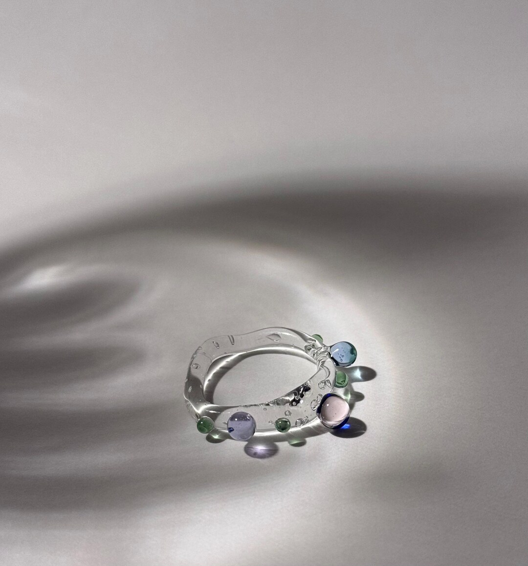 Green Dotted Pebbel Ring Colourful Glass Ring - Sleek Minimalist ...
