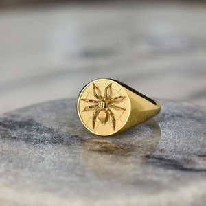14K Solid Gold Spider Signet Ring: Personalized Animal Jewelry - Etsy
