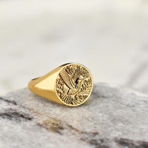 14K Gold Hummingbird Signet Ring: Personalized Bird Amulet - Etsy