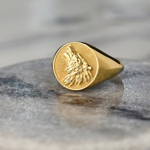 14K Gold Wolf Signet Ring: Engraved Wild Animal Jewelry - Etsy