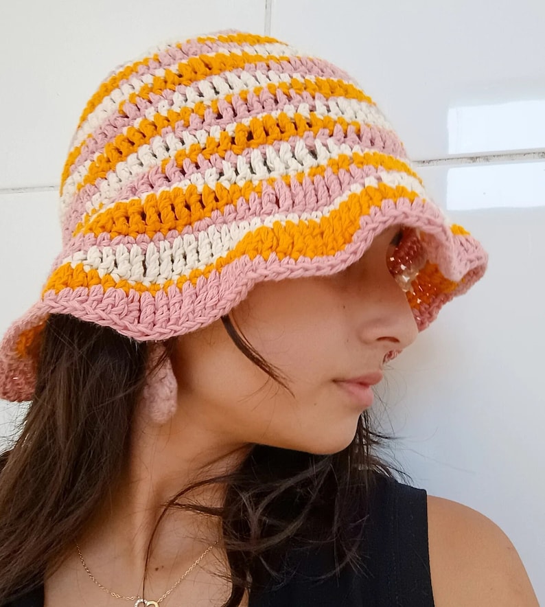 The Wavy Bucket Hat PATTERN - Etsy