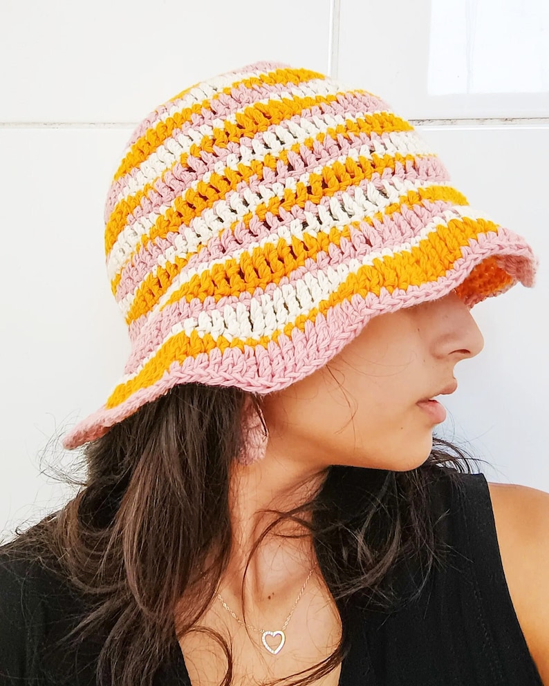 The Wavy Bucket Hat PATTERN - Etsy