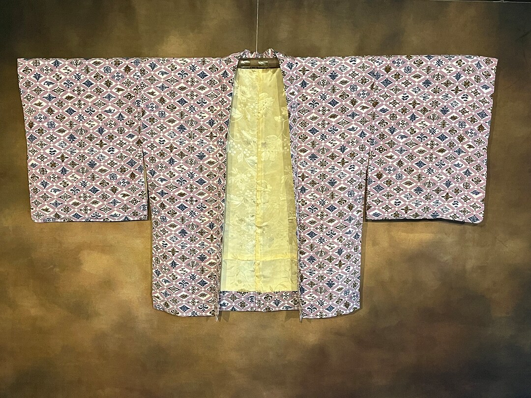 Japanese Haori Kimono, Pink & White With Blue and Brown Patterns, Silk ...