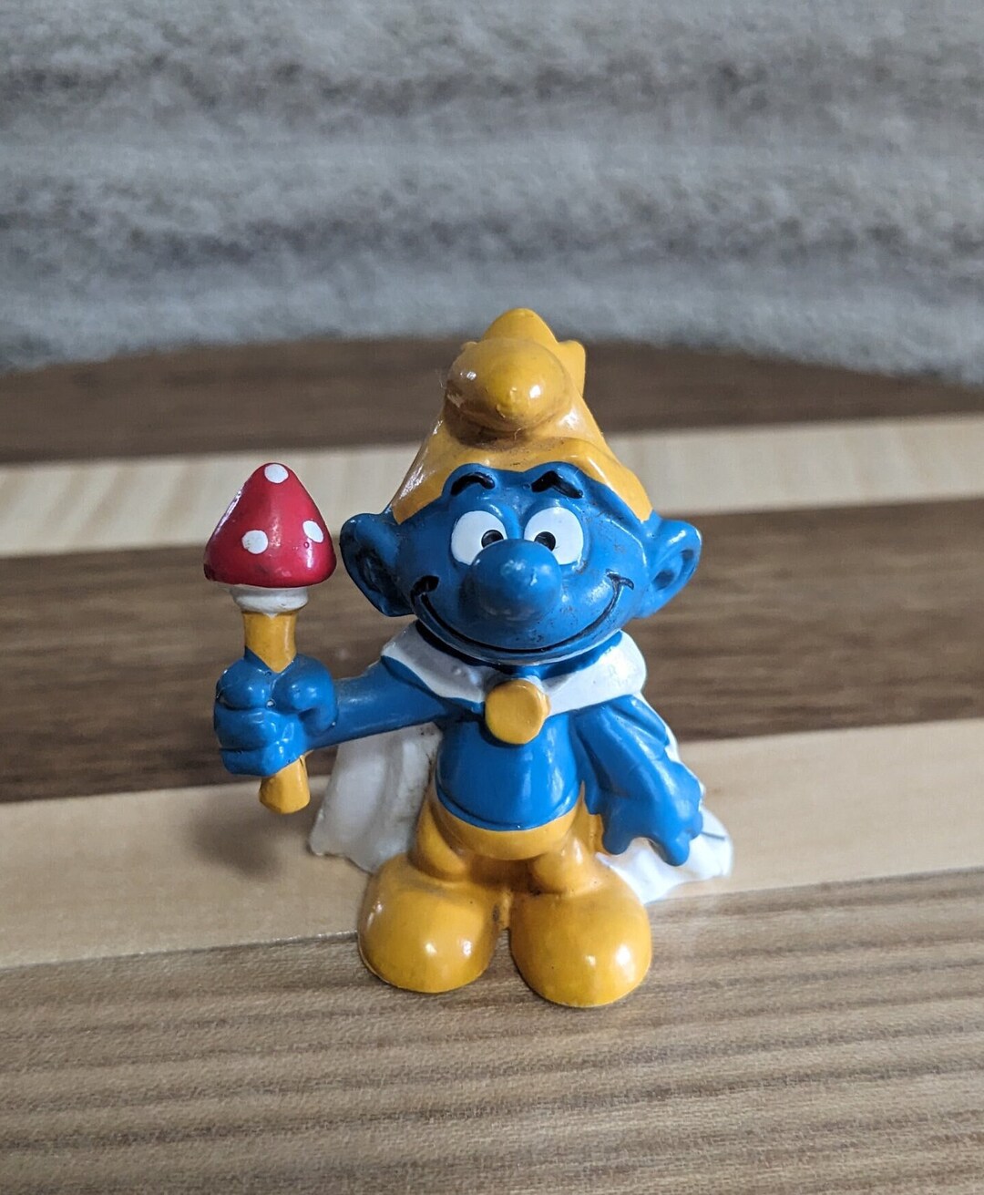1974 king Smurf, Vintage PVC Toy Figure Figurine, Yellow Clothes ...